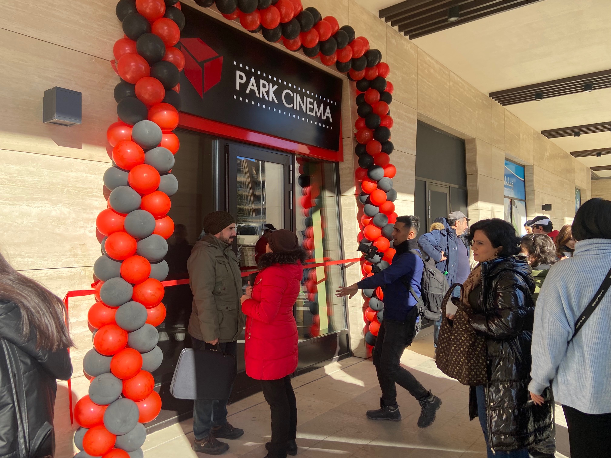 В Шахдаге открыт первый кинотеатр и это - Park Cinema – ФОТО - Зеркало.az