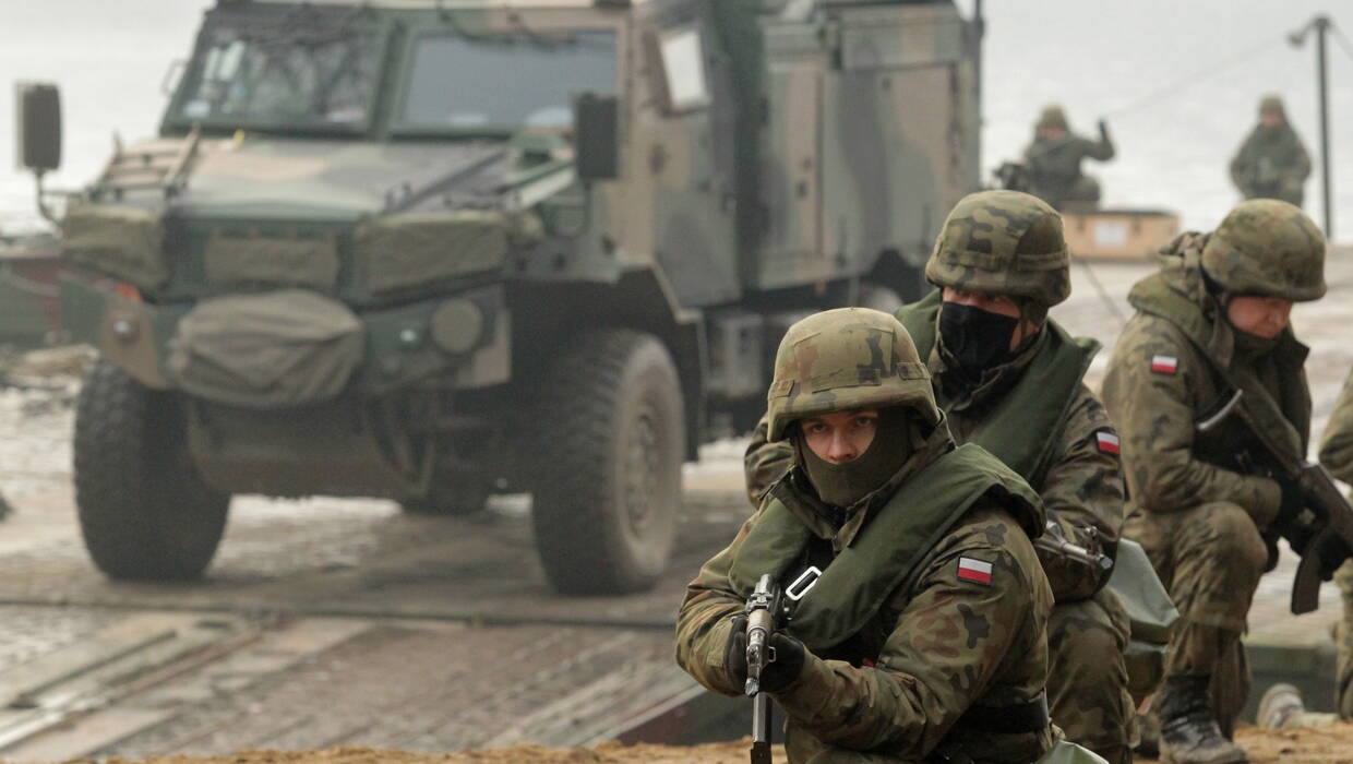 Польша почти в два раза увеличит численность своих вооружённых сил ...