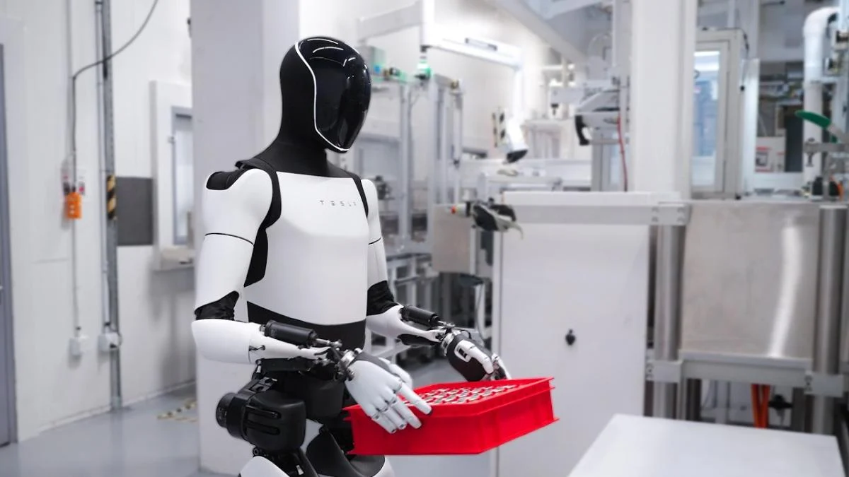 Илон Маск обещает 10 000 человекоподобных роботов Optimus уже в 2025 ...